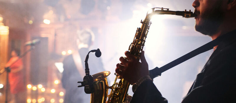 What makes the saxophone unique among wind instruments? - Paris Music ...